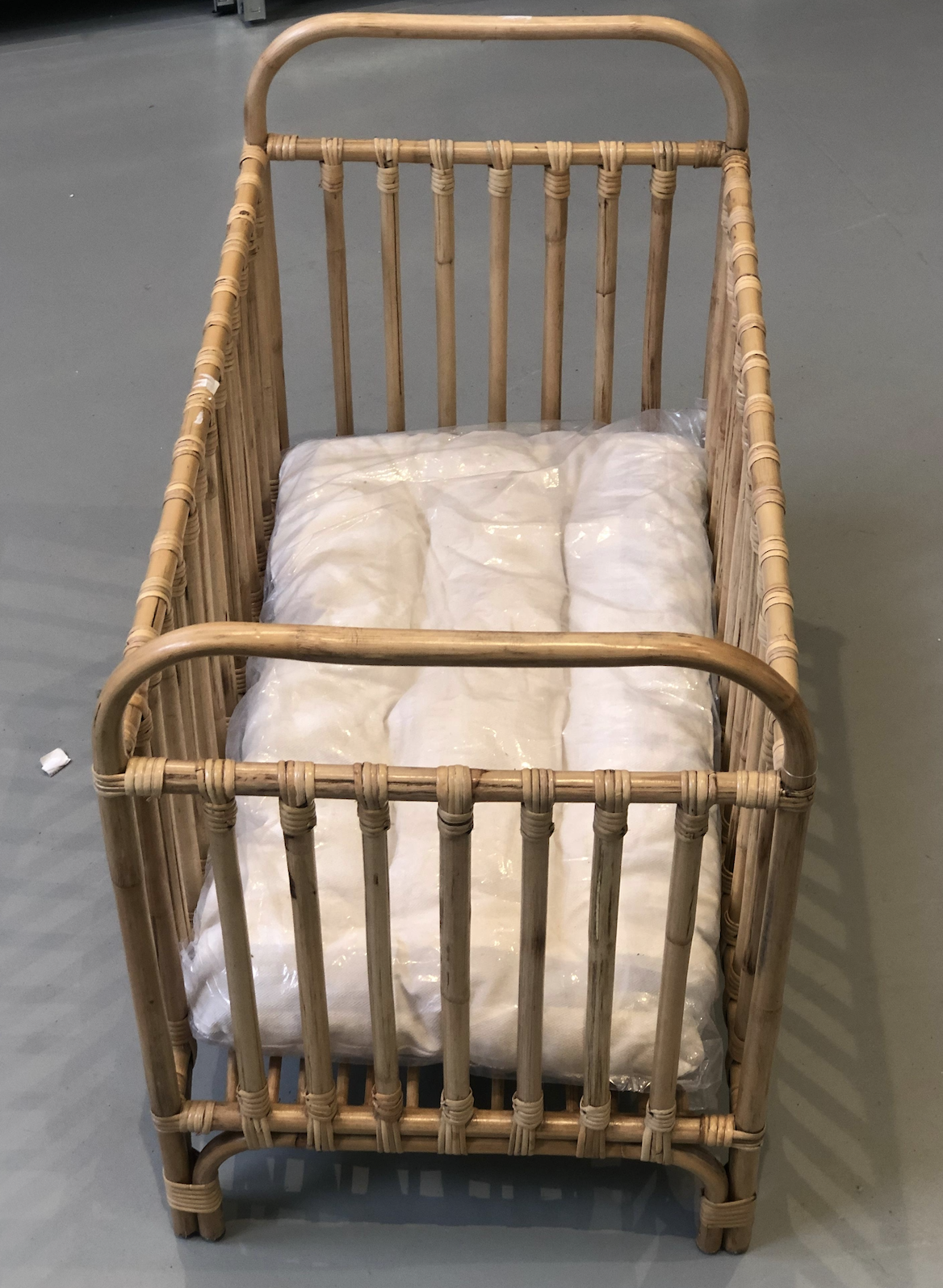 Natural Rattan Baby Crib – With Mattress – DealDock